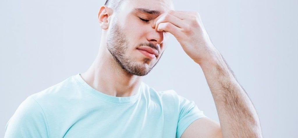 Rinite tem cura? O que causa, principais sintomas, tipos e tratamentos