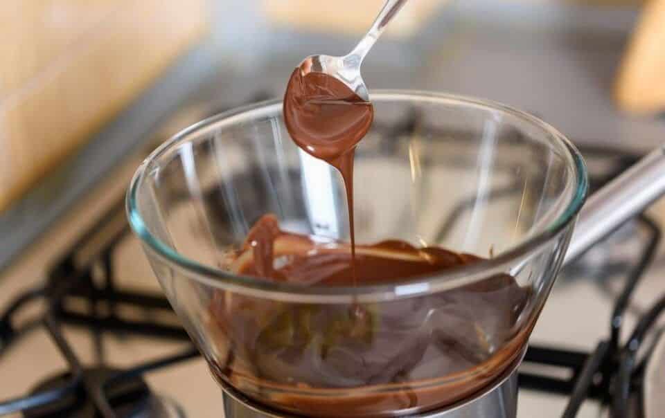 Banho-maria, o que é? Origem e como é feito o processo