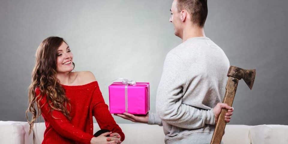 O que é embuste? Significado, origem e os principais tipos