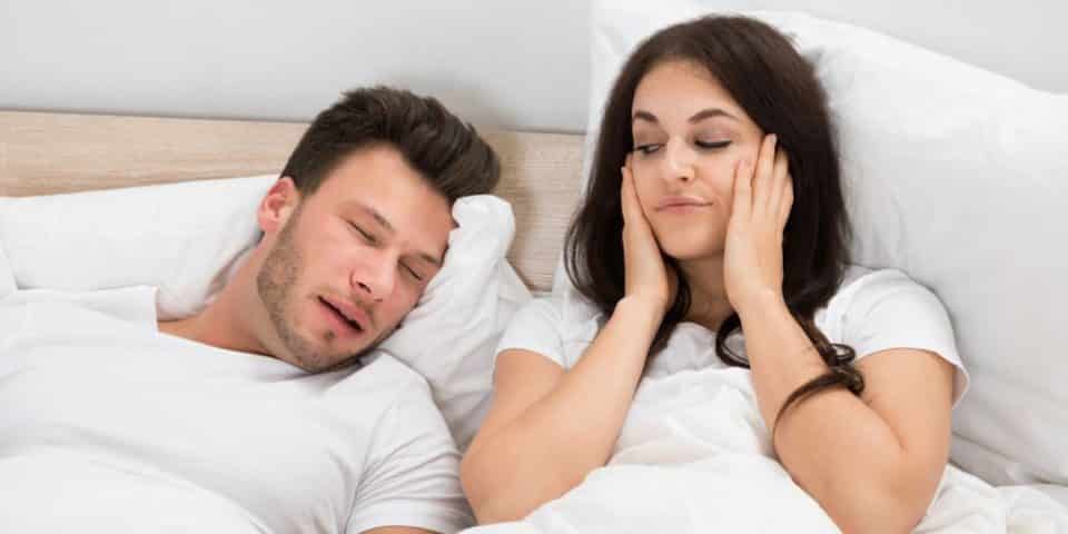 10 dicas sobre como parar de roncar e porque elas funcionam